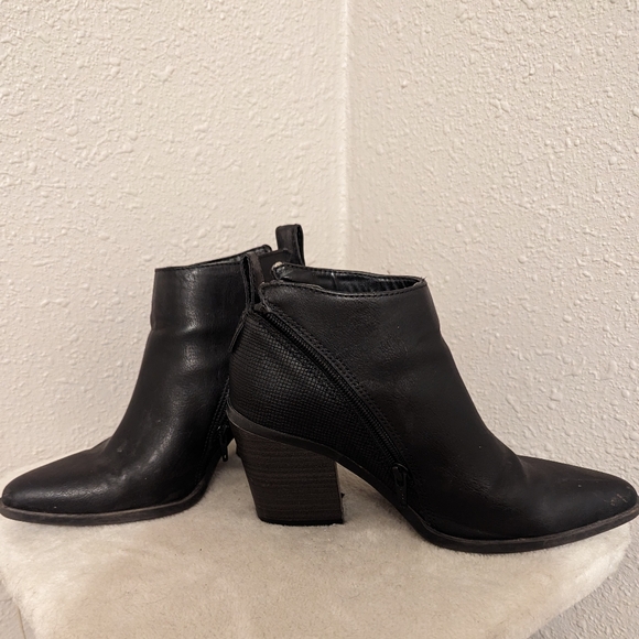 Universal Thread | Shoes | Universal Thread Black Healed Bootie | Poshmark